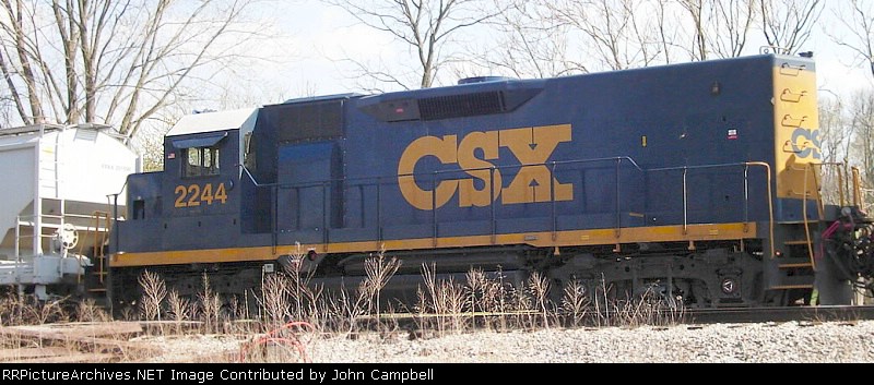 Q686-12 & CSX 2244 at Fogg